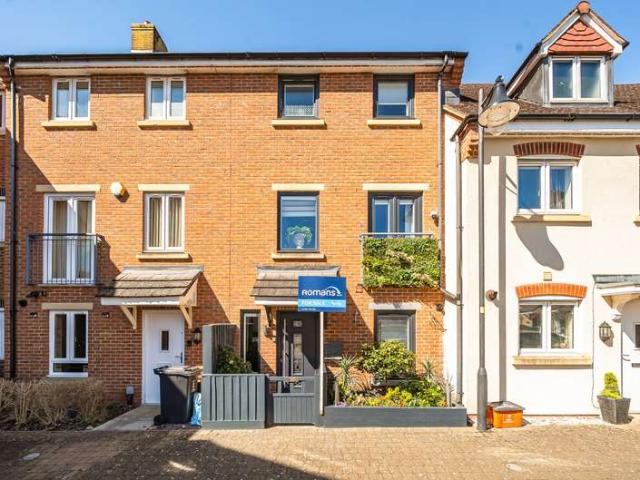 4 Bedroom Town House