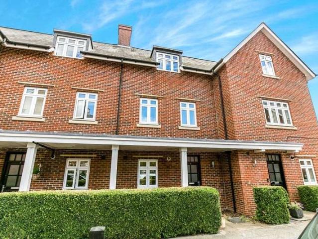 4 Bedroom Town House