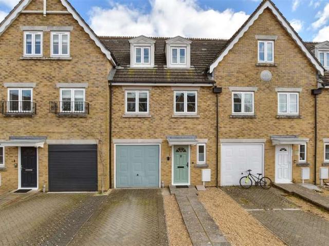 4 Bedroom Town House