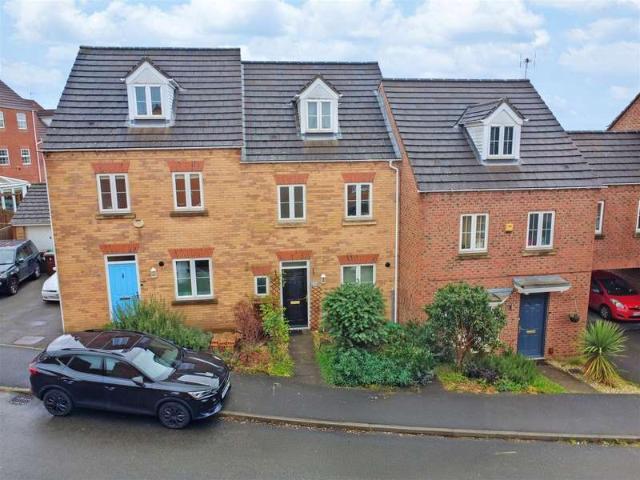 4 Bedroom Town House