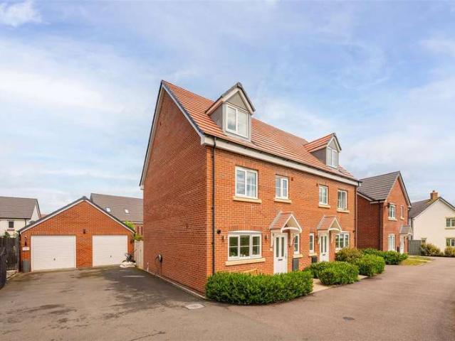 4 Bedroom Town House
