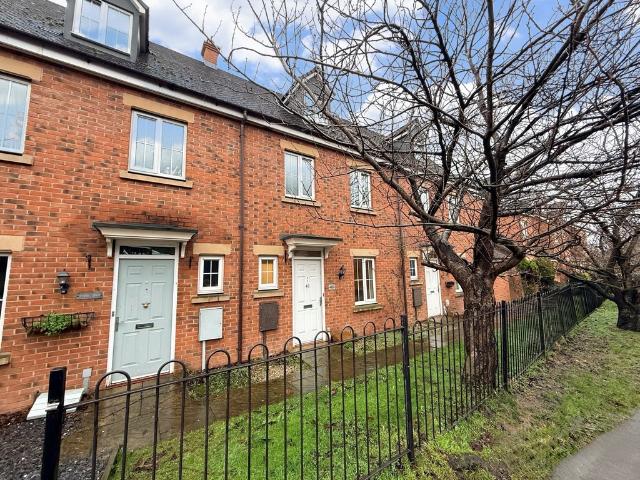 4 bedroom town house to let