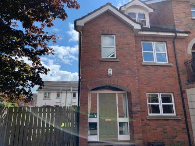 4 bedroom Town house To Let
