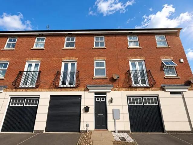 4 Bedroom Town House To Rent In Fieldfare Close, Corby, NN18