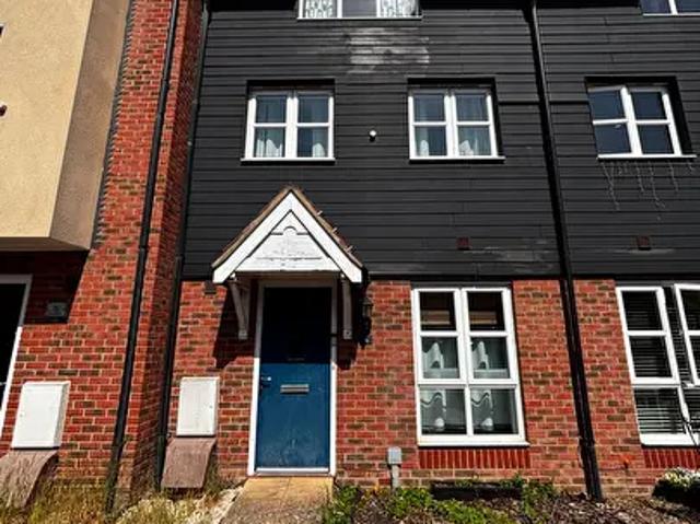 4 Bedroom Town House To Rent In Prothero Close, Aylesbury, HP21