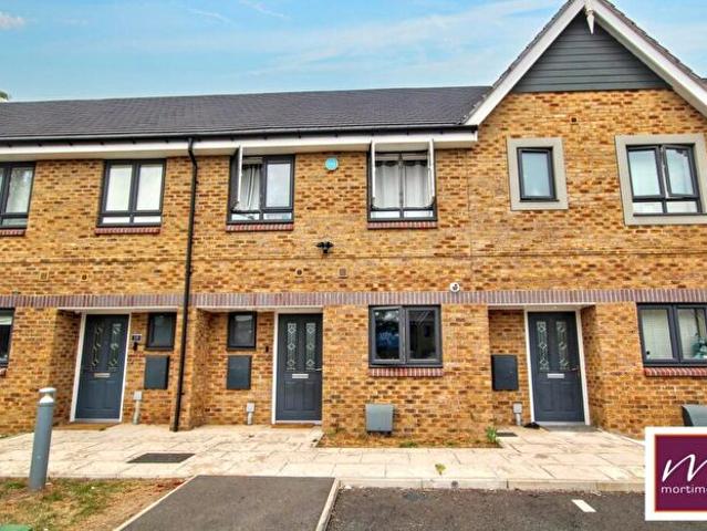 4 Bedroom Town House To Rent In Richardson Close, Aylesbury, HP19