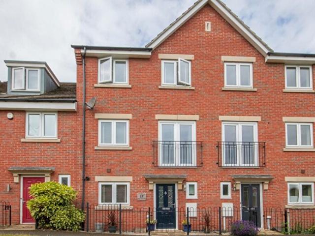 4 Bedroom Town House To Rent In The Blessing College Green Walk, Mickleover, DE3