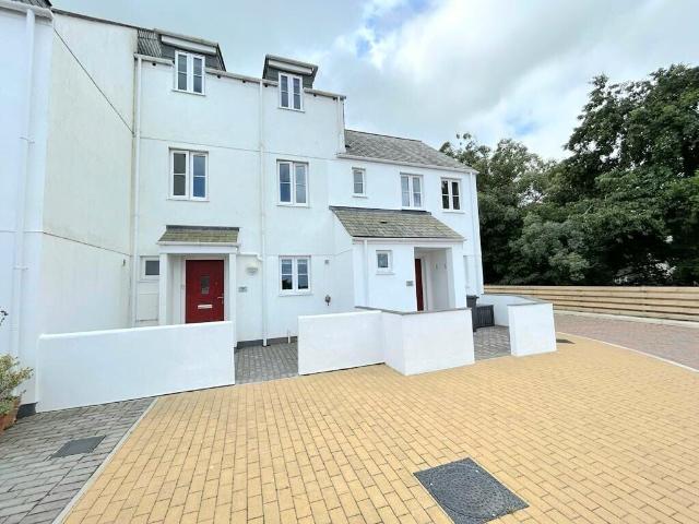 4 bedroom town house to rent