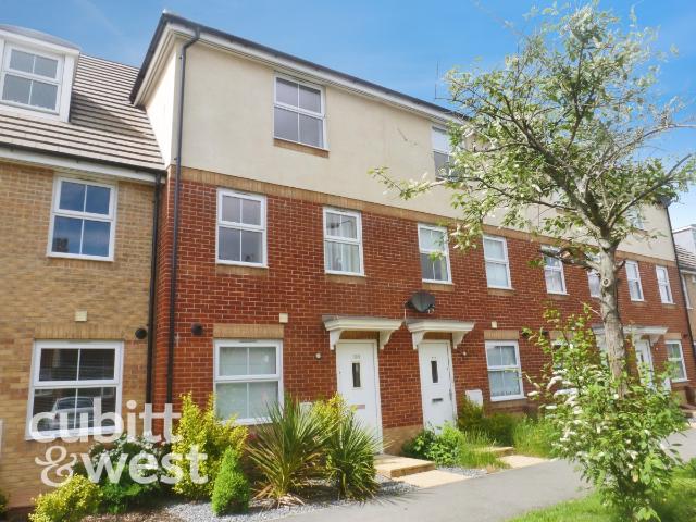 4 bedroom town house to rent