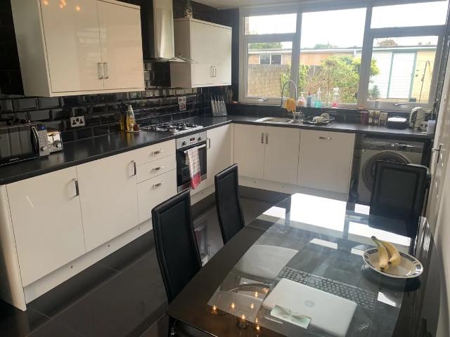 4 bedroom town house to rent