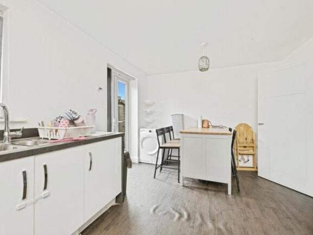 4 bedroom town house for sale in Tennyson Avenue, Huddersfield, HD3