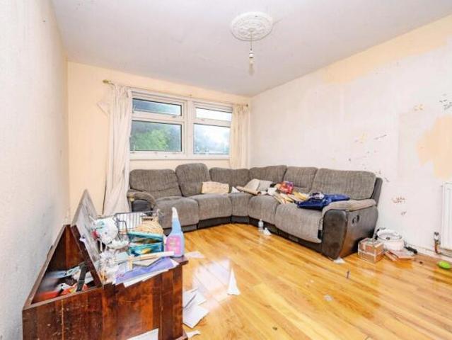 4 bedroom town house for sale in Thrales Close, Luton, LU3
