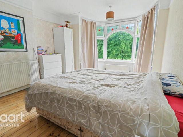4 bedroom town house for sale in Town Moor Avenue, Doncaster, DN2