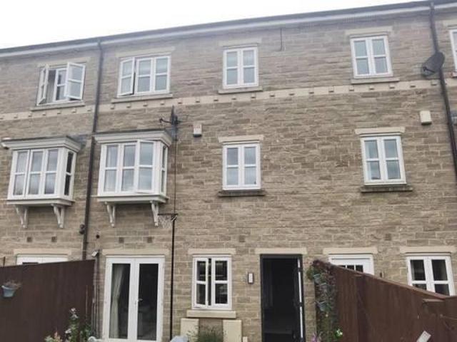 4 bedroom town house for sale in Turnpike Close Birkenshaw BD11