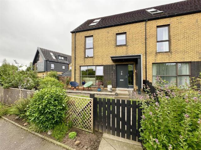 4 bedroom town house for sale in Vancouver Walk, Glasgow, G40