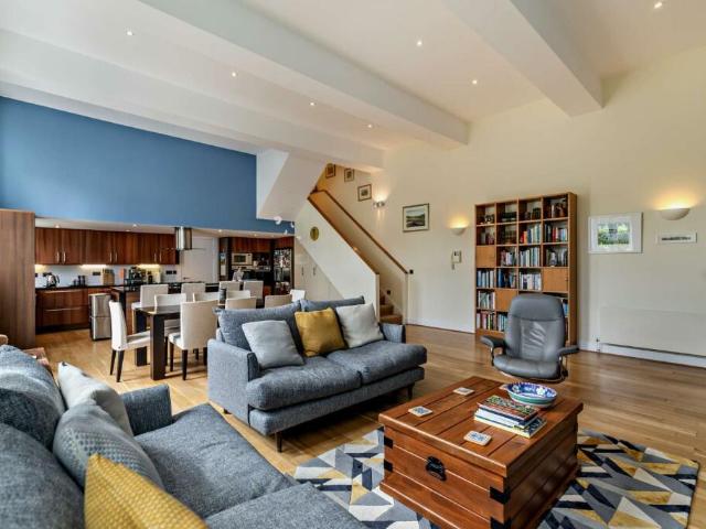 4 bedroom town house for sale in Victoria Avenue, Harrogate HG1 5PR, HG1