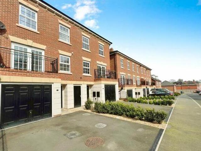 4 Bedroom Town House For Sale In Wakefield