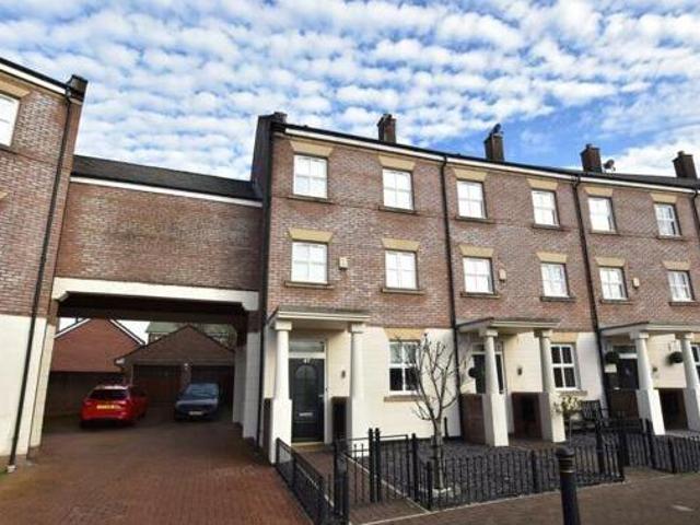 4 Bedroom Town House For Sale In Walton le dale