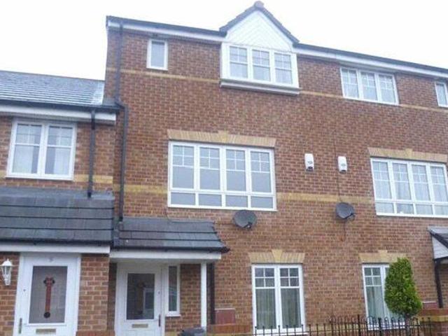 4 Bedroom Town House For Sale In Wythenshawe, Manchester