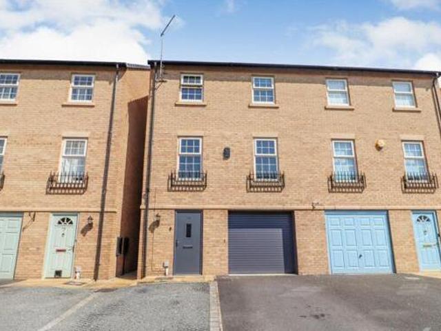 4 Bedroom Town House For Sale In Ackworth