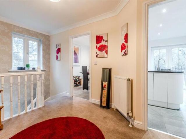 4 bedroom town house for sale in Acrewood Close, Leeds, LS17