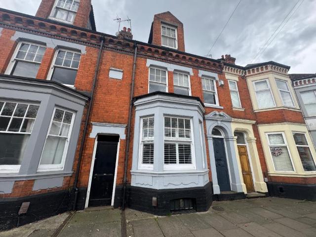 4 bedroom town house for sale in Abington Avenue, Abington, Northampton NN1