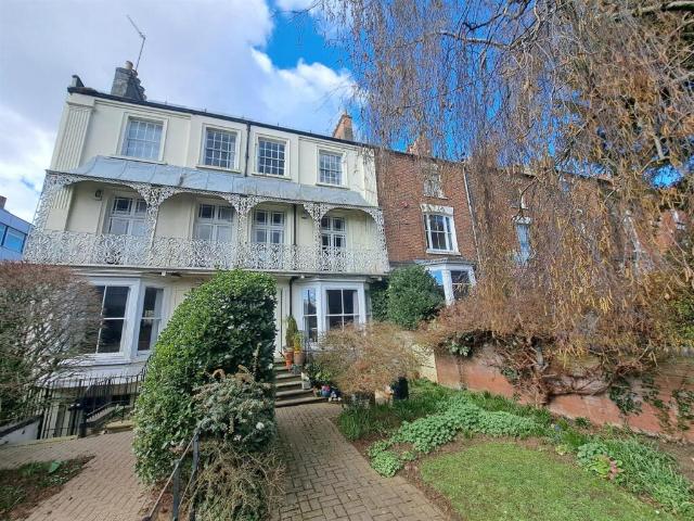 4 bedroom town house for sale in Albion Place, Northampton, NN1