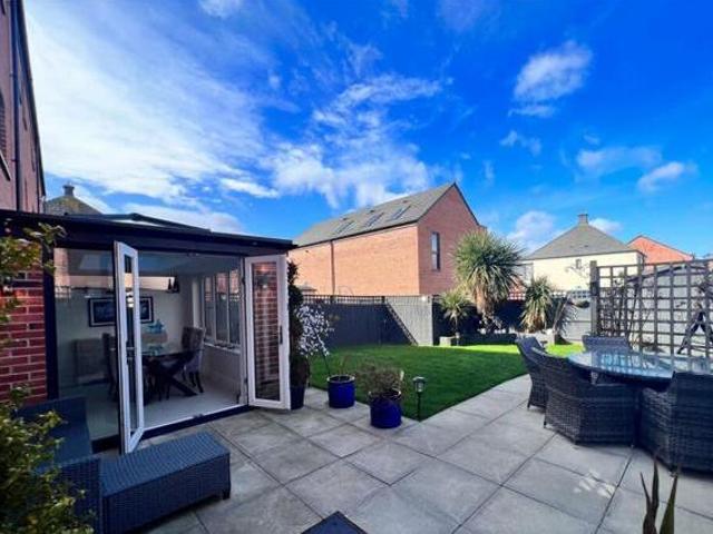 4 Bedroom Town House For Sale In Allerton Bywater, Castleford
