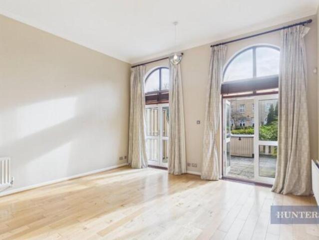 4 bedroom town house for sale in Andes Close, Ocean Village, Southampton, SO14