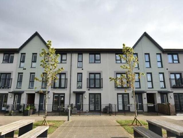 4 Bedroom Town House For Sale In Barry