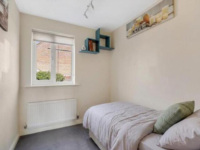 4 bedroom town house for sale in Blackburn Way, Nottingham, NG5