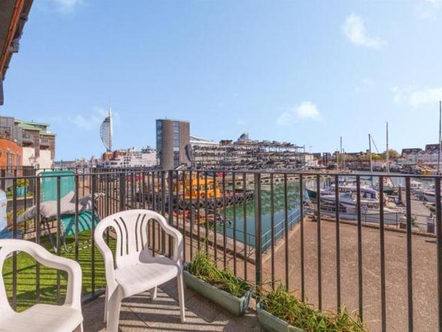 4 bedroom town house for sale in Broad Street, PORTSMOUTH, PO1