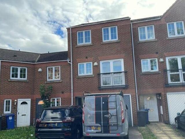 4 Bedroom Town House For Sale In Burton on trent