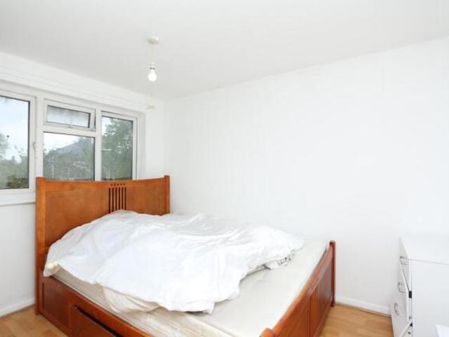 4 bedroom town house for sale in Burnt Ash Road, London, SE12