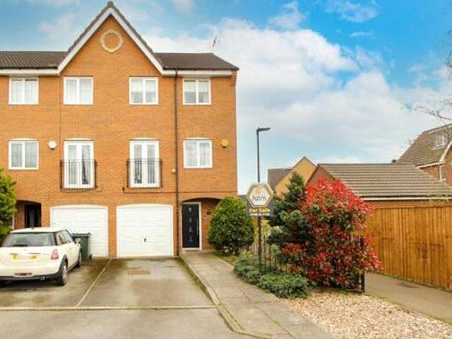4 Bedroom Town House For Sale In Cantley, Doncaster