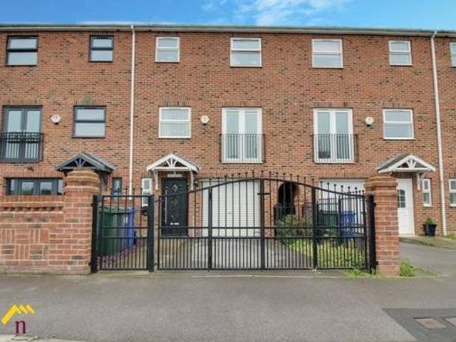 4 bedroom town house for sale in Canalside Thorne DN8 DN8