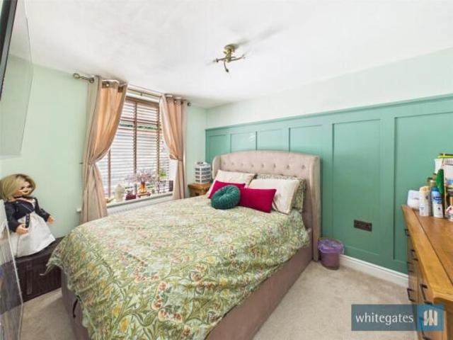 4 bedroom town house for sale in Carr Bottom Avenue, Bradford, West Yorkshire, BD5