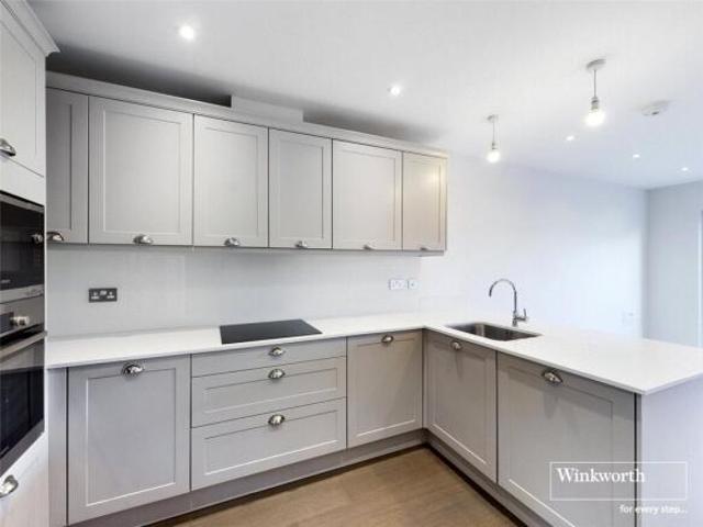 4 bedroom town house for sale in Champlain Street, Reading, Berkshire, RG2