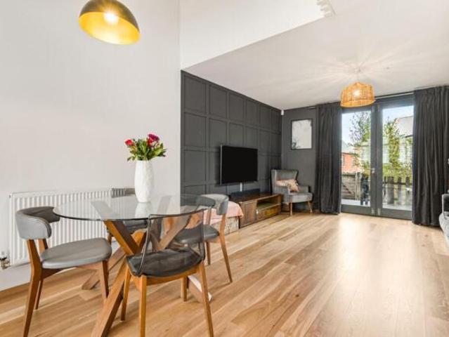 4 bedroom town house for sale in Church Road, Northenden, M22