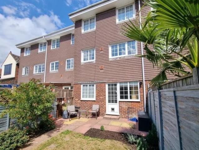 4 bedroom town house for sale in Cosham, Hampshire, PO6