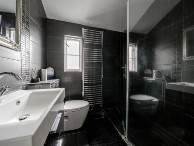 4 bedroom town house for sale in Clarendon Avenue, Leamington Spa, CV32