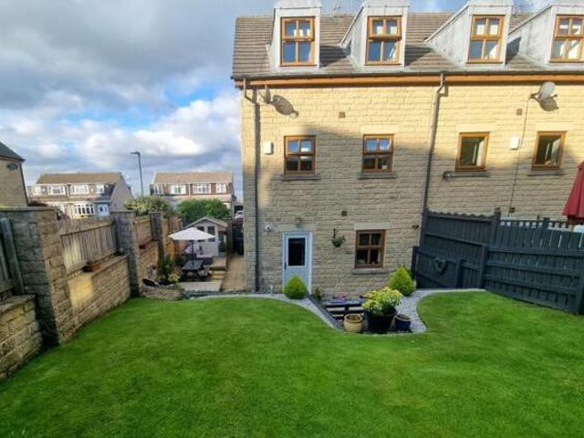 4 Bedroom Town House For Sale In Denholme, Bradford