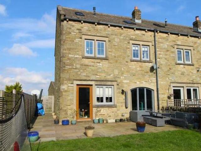 4 Bedroom Town House For Sale In Denholme Gate, Bradford