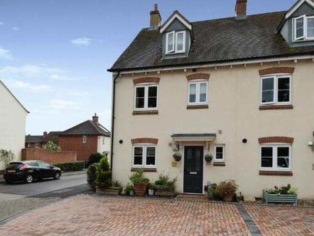 4 Bedroom Town House For Sale In Durrington