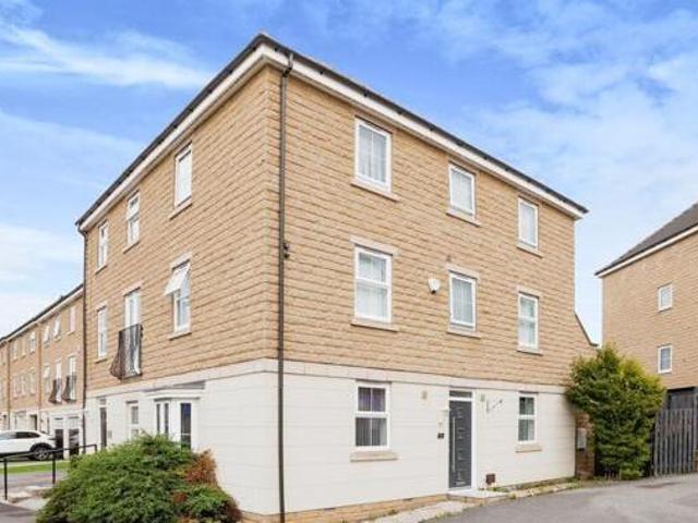 4 Bedroom Town House For Sale In Earslheaton