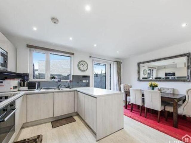 4 Bedroom Town House For Sale In Edgware