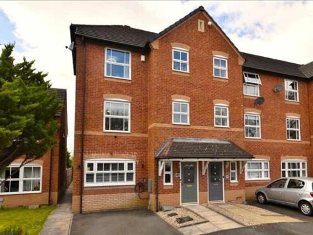 4 Bedroom Town House For Sale In Euxton