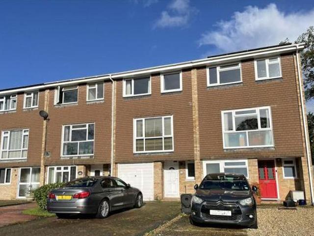 4 Bedroom Town House For Sale In Farnborough, Hampshire