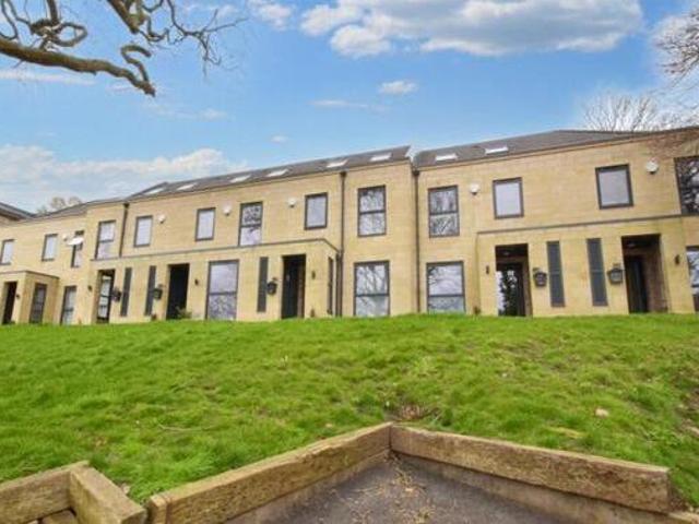 4 Bedroom Town House For Sale In Fawcett Lane, Leeds