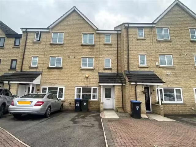 4 bedroom town house for sale in Fewston Avenue, Clayton Heigh.